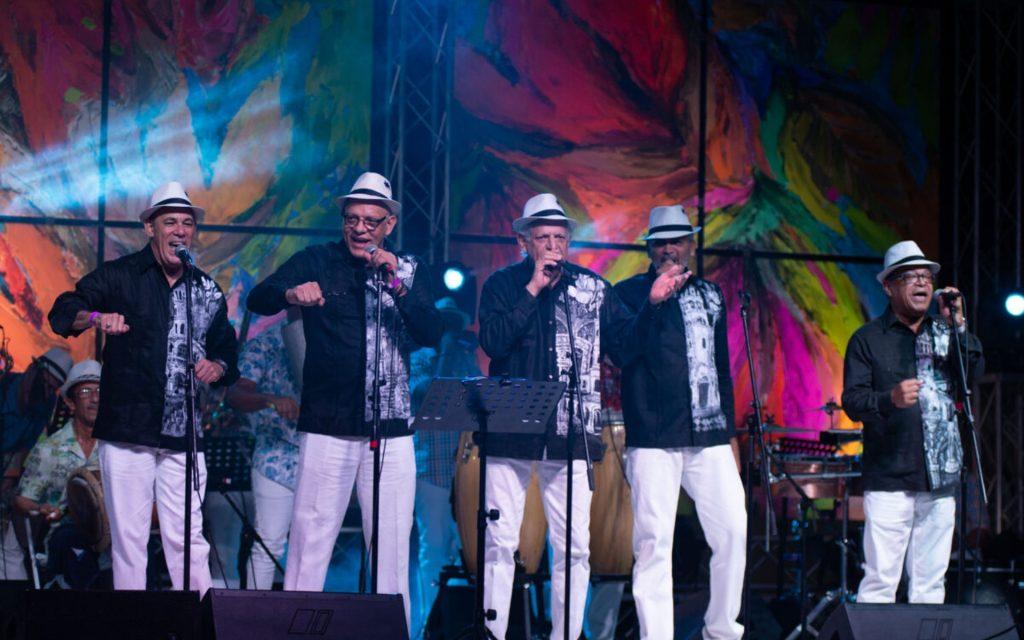 En vuelo desde Guatemala, merengue a 30,000 pies de altura con el grupo ...